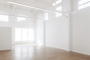 Fill an Empty Room Photo Online Using AI